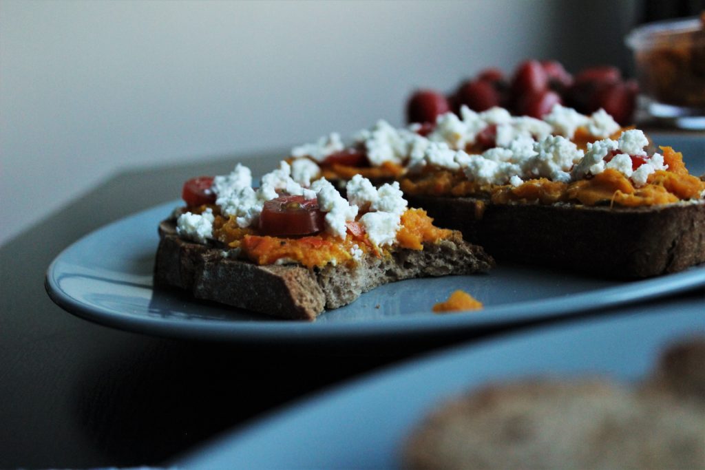 Trendy Squash Toast für den Herbst oder: Stulle mit Kürbis